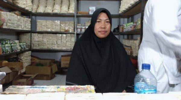 Berkah Penjual Jajanan Enbal di Tual, Bisa Kuliahkan 4 Anak, 2 Sudah ...
